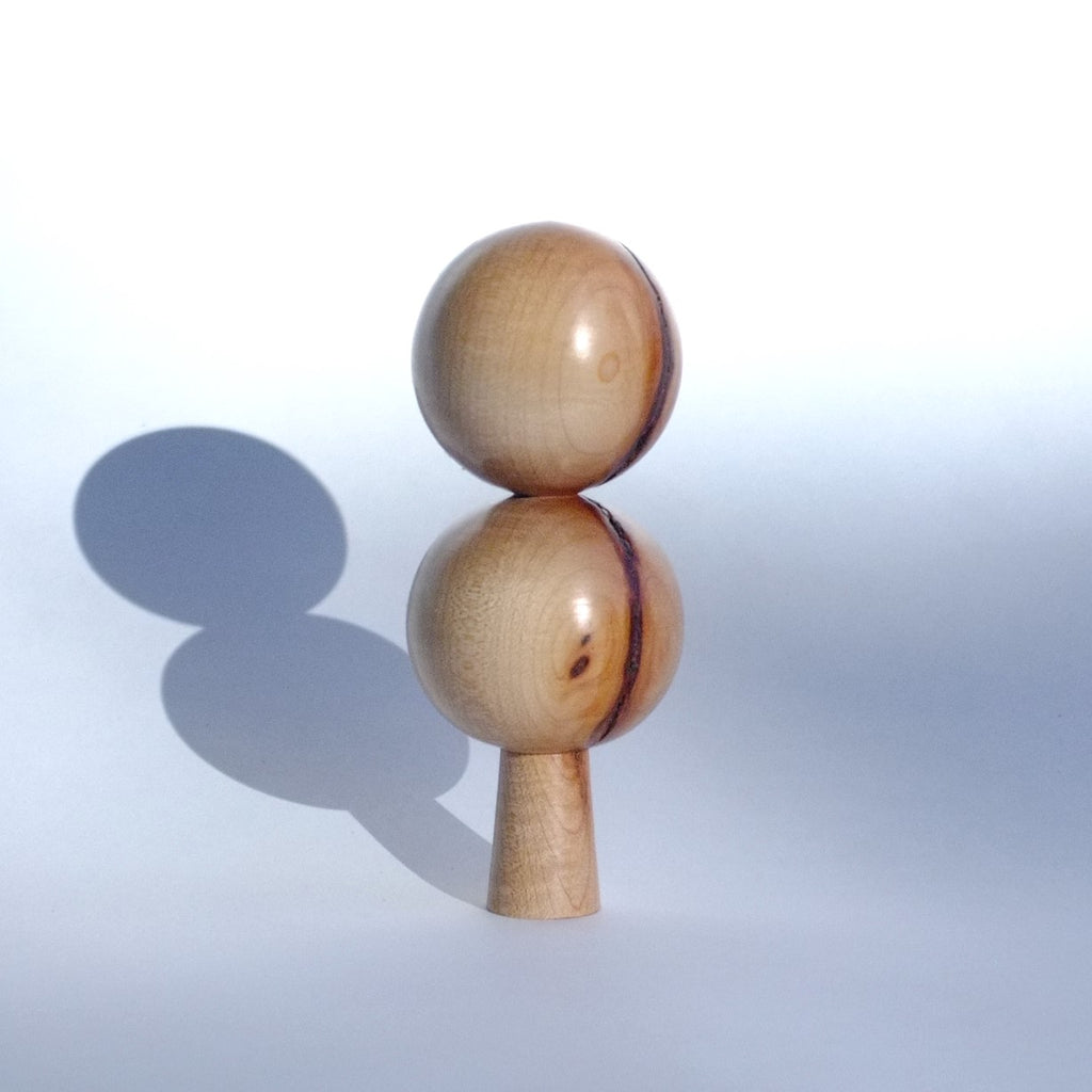 Knotty Vein Maple Prune